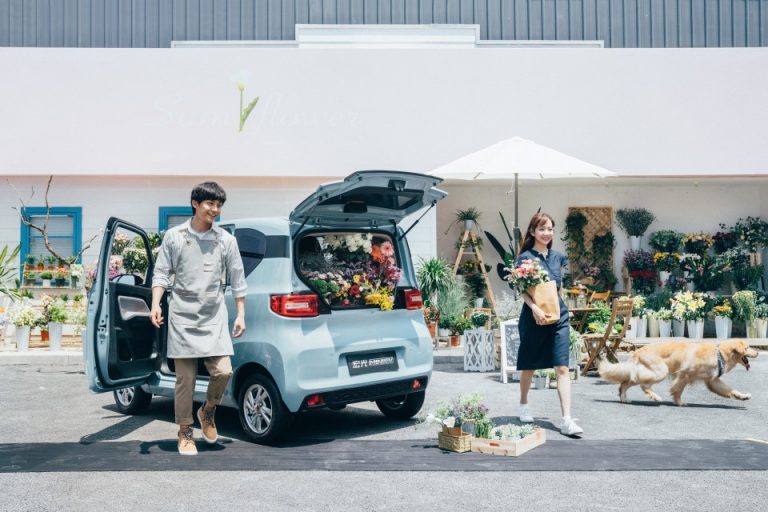 Goedkope Hong Guang MINI EV razend populair in China - Dagelijksauto.nl