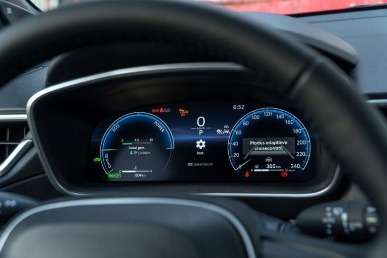 Rijtest 2025 Toyota Corolla Cross: kilometervreter - Dagelijksauto.nl