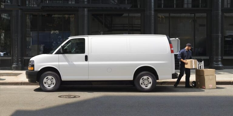 Chevrolet Express: de bus die niet dood wil - Dagelijksauto.nl